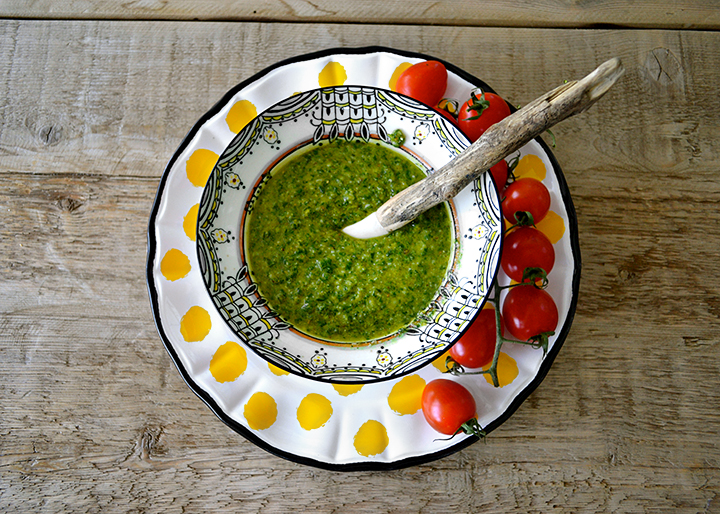 Basil Pignoli Pesto Recipe - La Maison du Monde